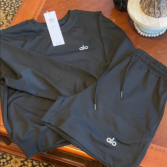 ALO Yoga | Tops | Nwt Alo Inspired Black Short Set Xl | Poshmark
